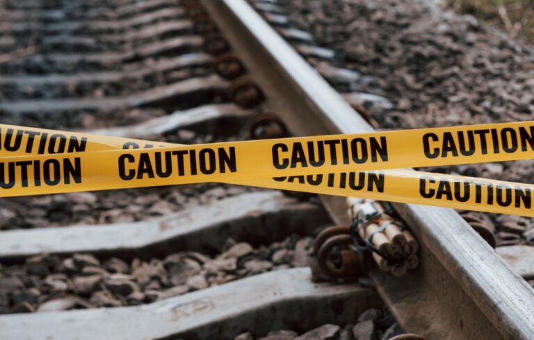 Tragedia na torach w Piszu: pociąg dalekobieżny potrącił 17-letnią dziewczynę - Pisz Info